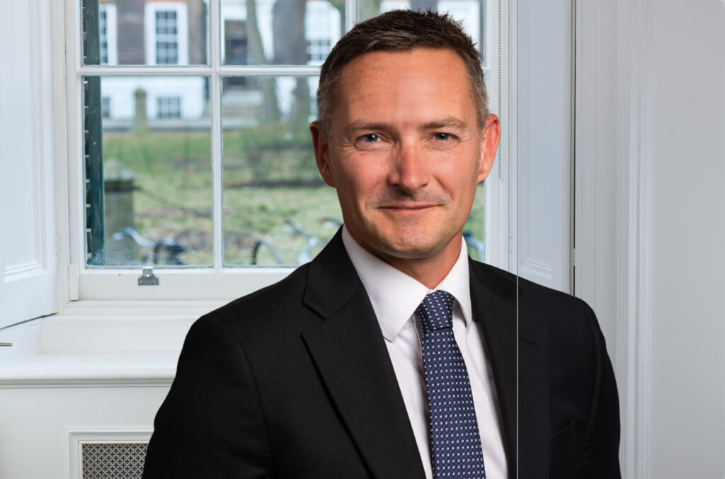 4 New Square - Leading Commercial Set of Barristers